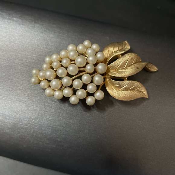 Trifari | Jewelry | Trifari Grape Cluster Brooch Gold Tone Faux Pearl ...